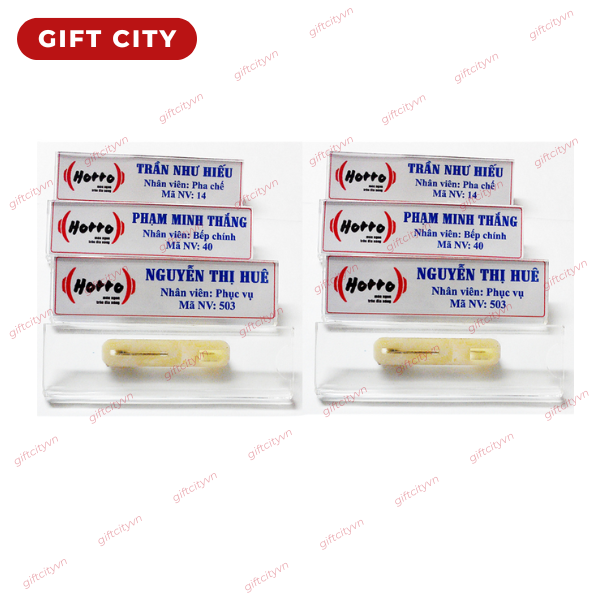 Name tag nhân viên bằng mica thay tên toàn bộ